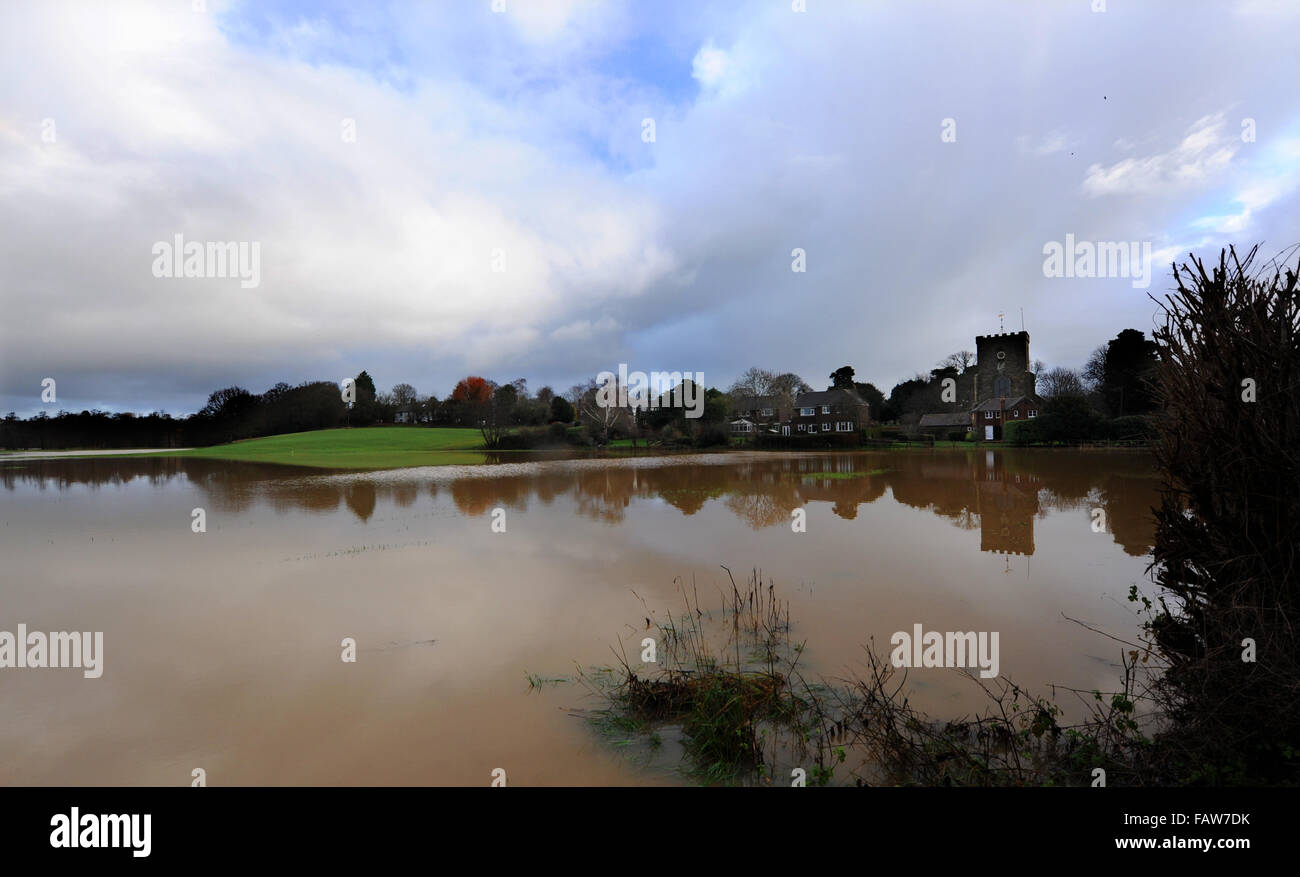 Hellingly, Sussex, UK. 5th January, 2016. Flooded fields lap around the ...