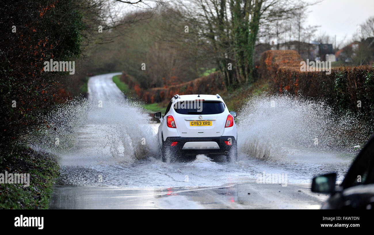 Flooding road hi-res stock photography and images - Alamy