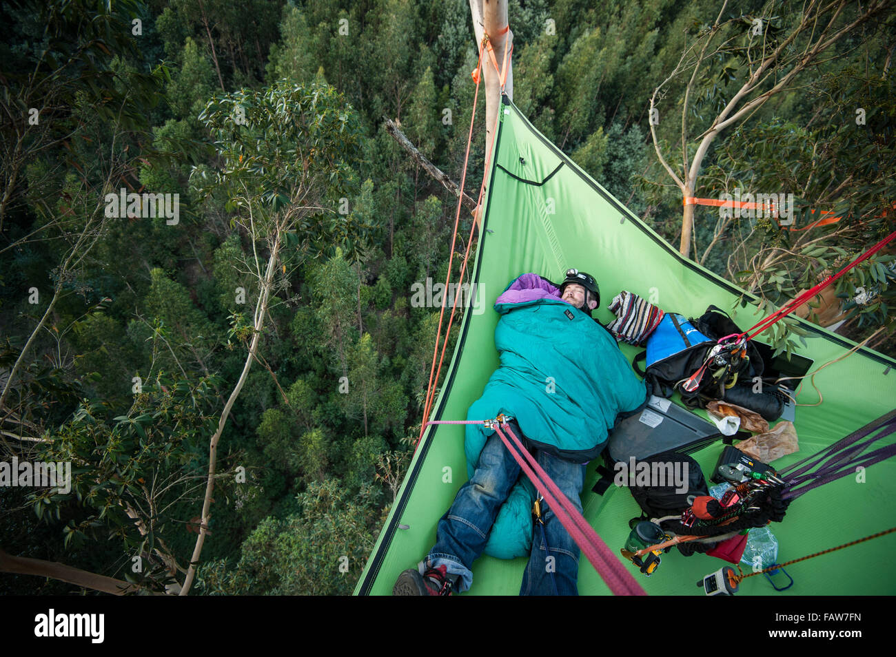 Coimbra, Portugal. 26th Sept, 2015. Syd Howells trying to sleep. A team ...