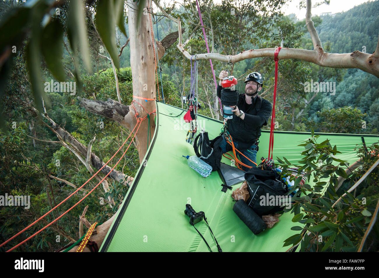 Coimbra, Portugal. 26th Sept, 2015. Syd Howells with his tree kettle. A ...