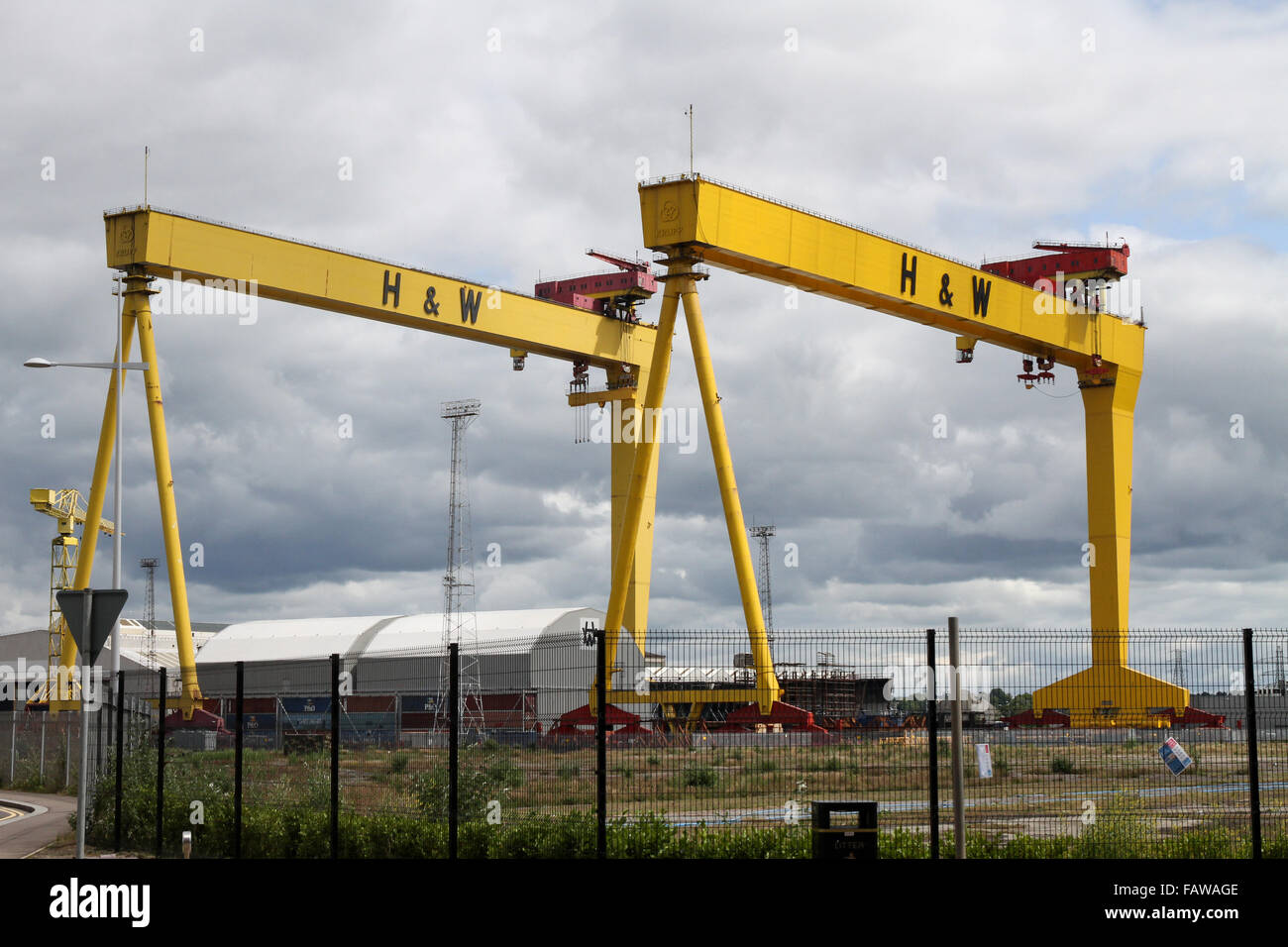 H & W harbour cranes Belfast Harland and Wolff's iconic yellow shipyard ...