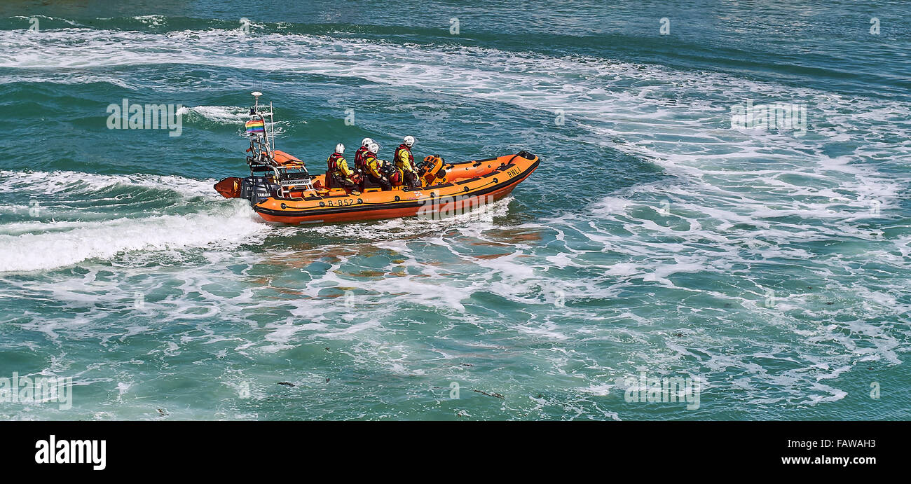 Rescue boat hi-res stock photography and images - Alamy