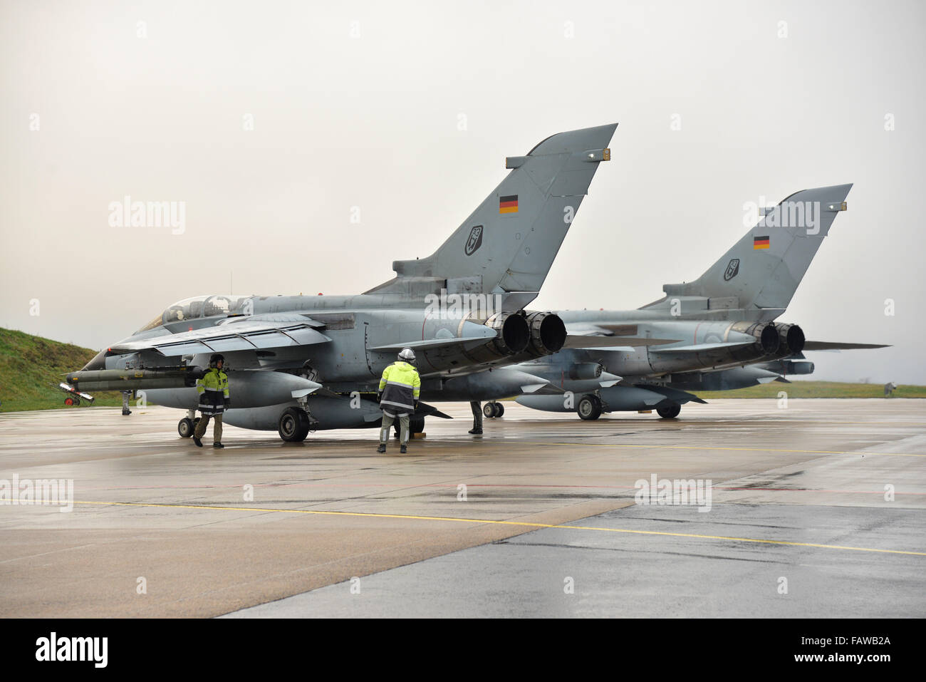 Buechel, Germany. 05th Jan, 2016. Aircraft mechanics of Germany's ...