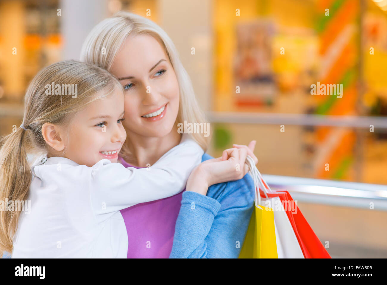 Mother and daughter shopping in mall Stock Photo - Alamy