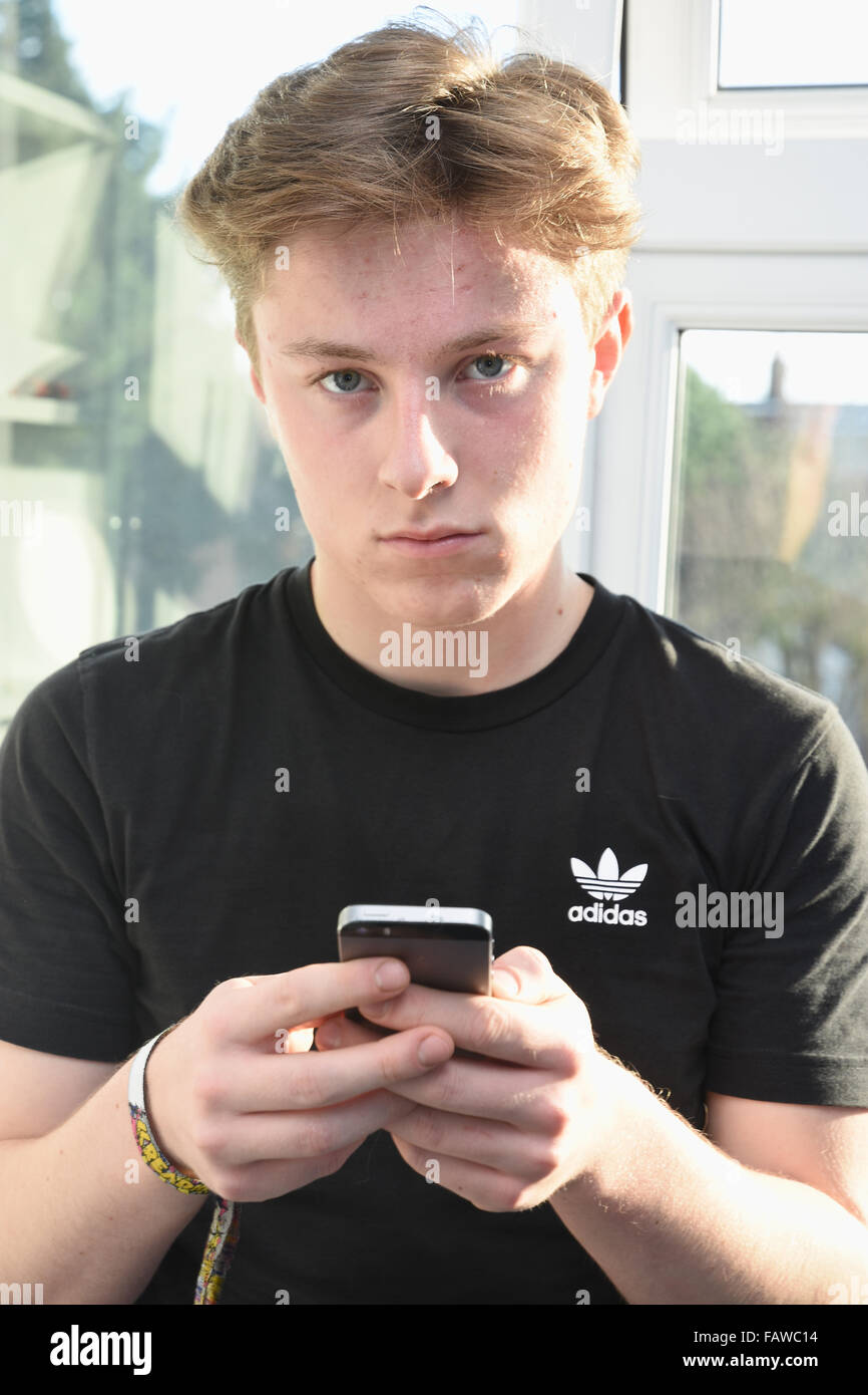 Teenage boy using an Apple iPhone 5s mobile phone Stock Photo - Alamy