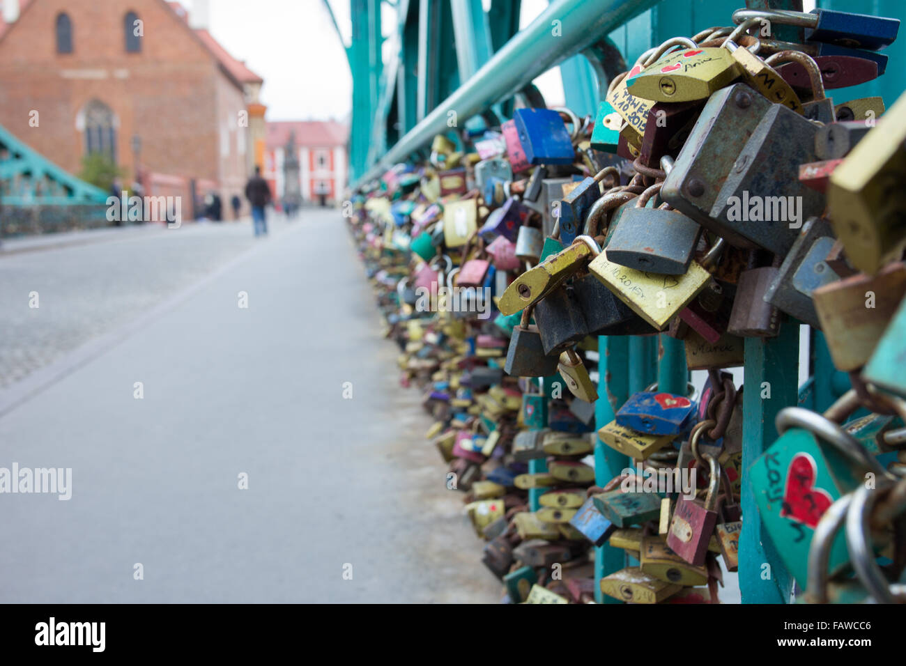 Heart lock bridge hi-res stock photography and images - Alamy