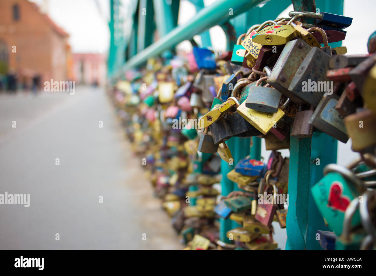 Heart lock bridge hi-res stock photography and images - Alamy