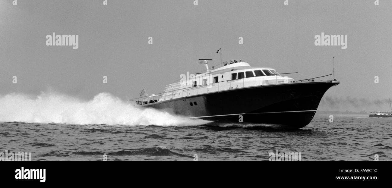 AJAXNETPHOTO. 1960. SOLENT, ENGLAND. - MERCURY SEA TRIALS - HIGH SPEED ...