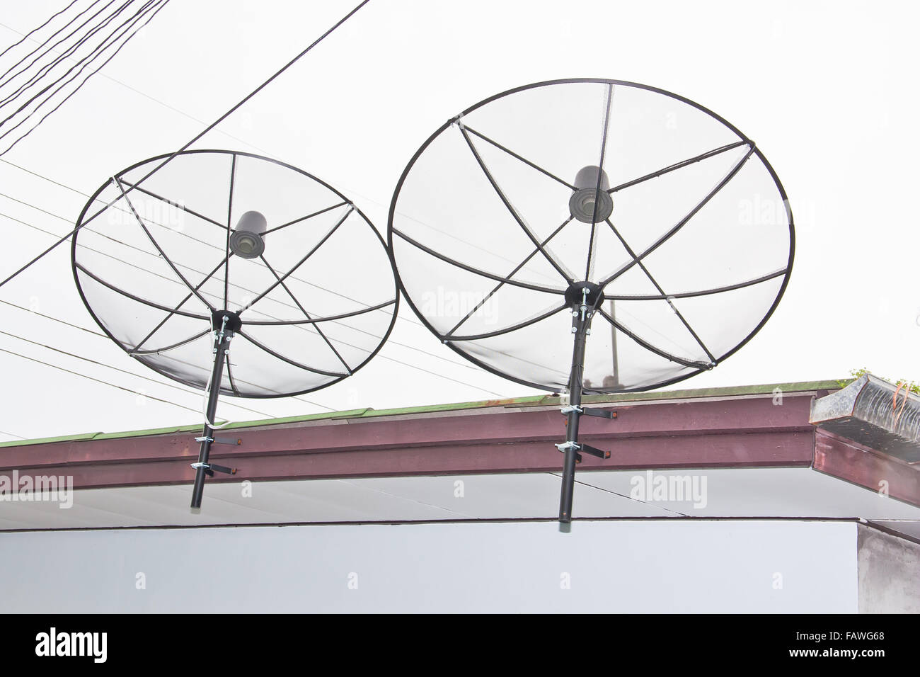 Broadband satellite dish house hi-res stock photography and images - Alamy