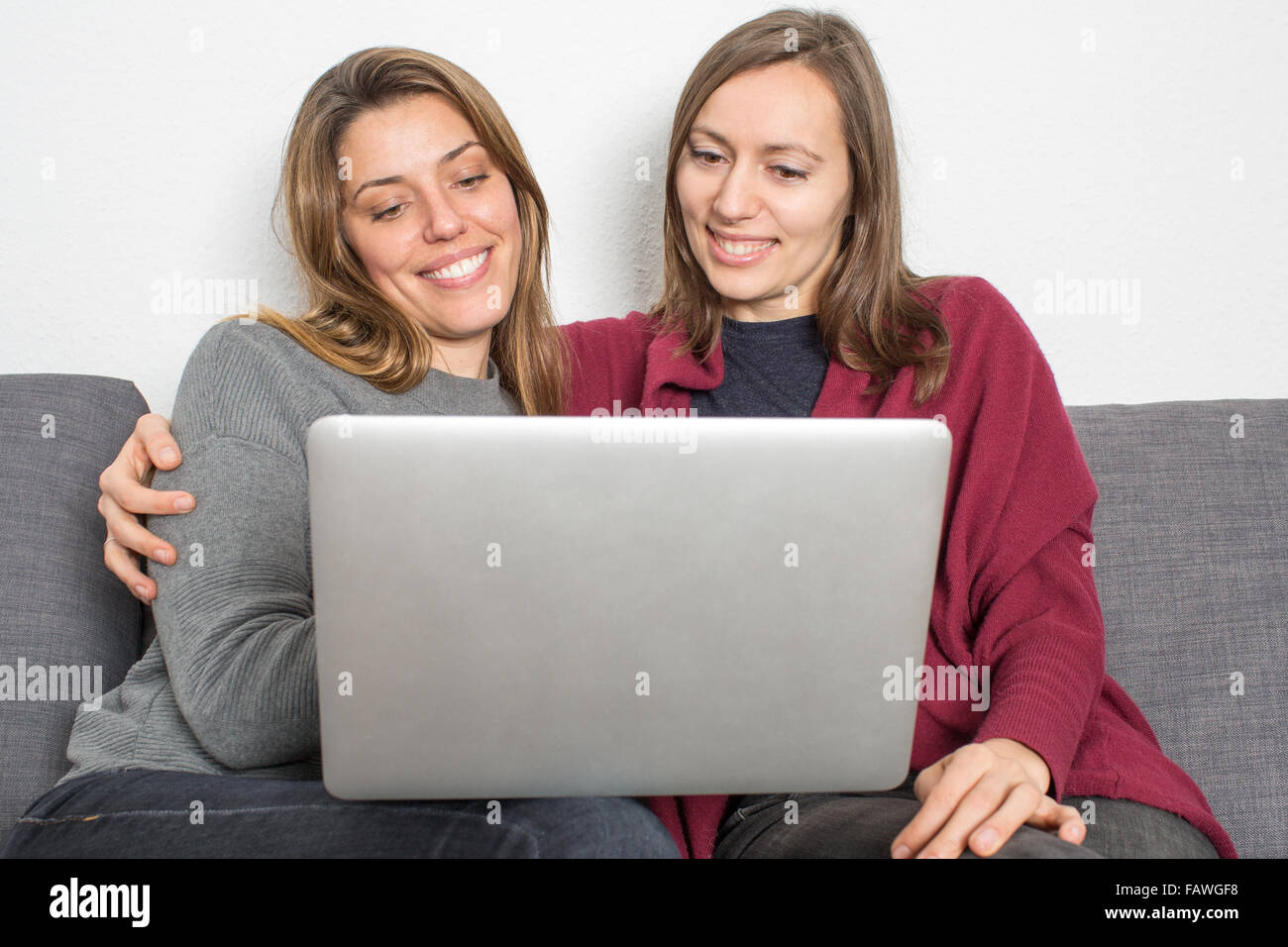 Two women computer screen hi-res stock photography and images - Alamy