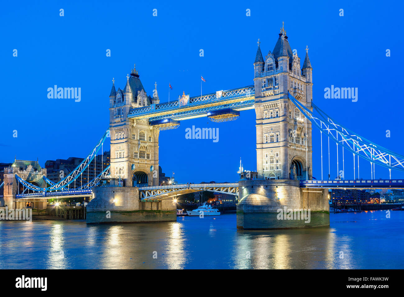 England, London Bridge at night Stock Photo - Alamy
