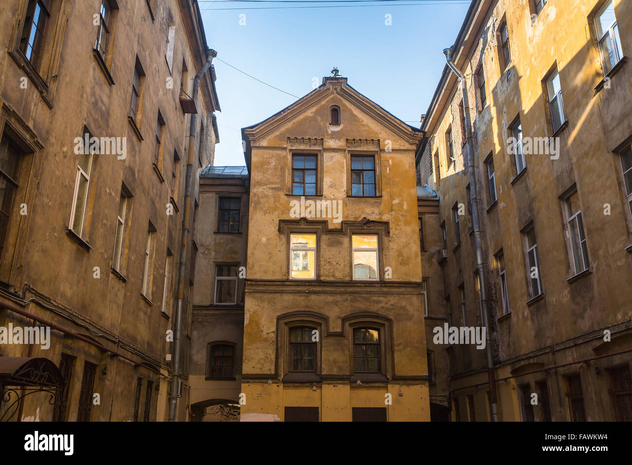 Courtyard view hi-res stock photography and images - Alamy