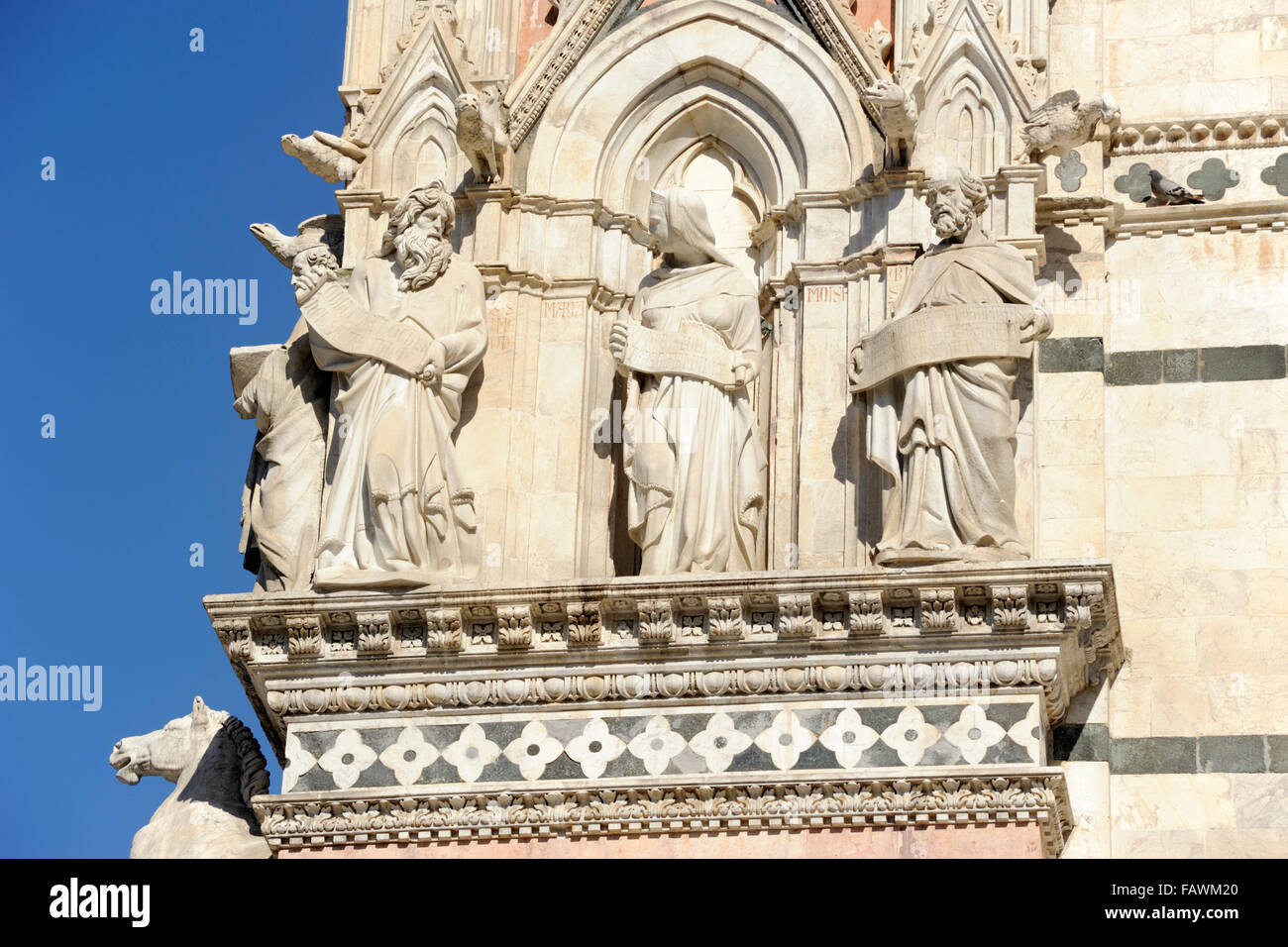 Siena cathedral statues hi-res stock photography and images - Alamy