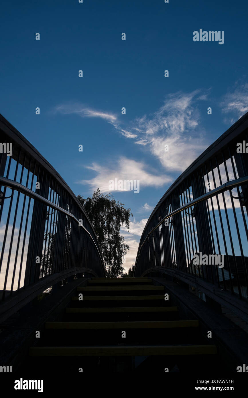 Curved footbridge hi-res stock photography and images - Alamy