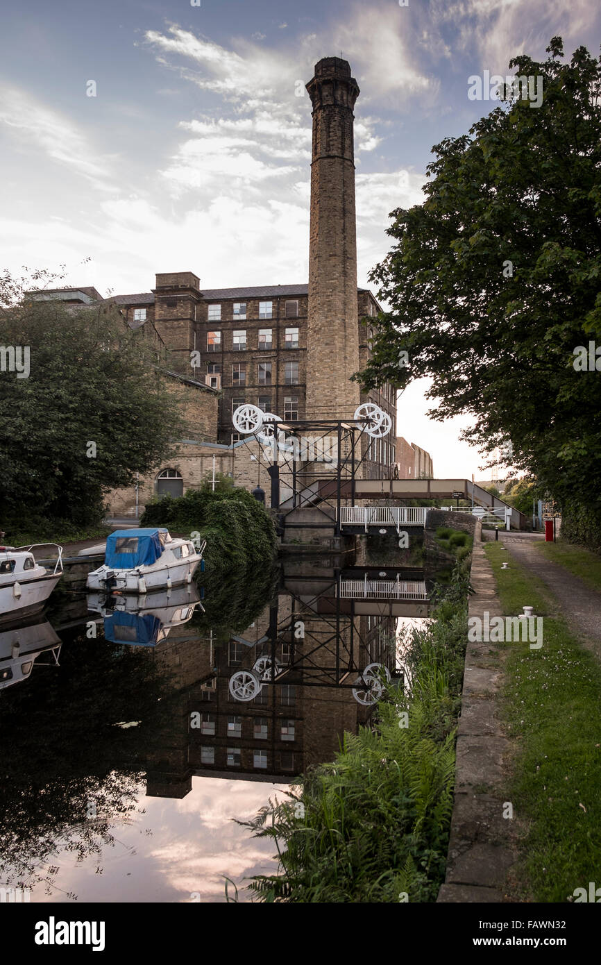 The 'Locomotive Bridge' or 'Turnbridge Lift Bridge' on the Broad Canal ...
