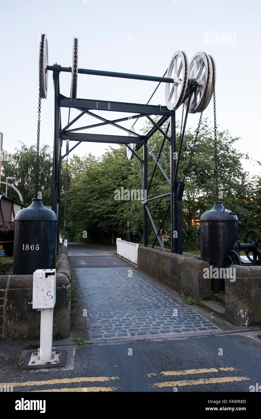Turnbridge lift bridge hi-res stock photography and images - Alamy