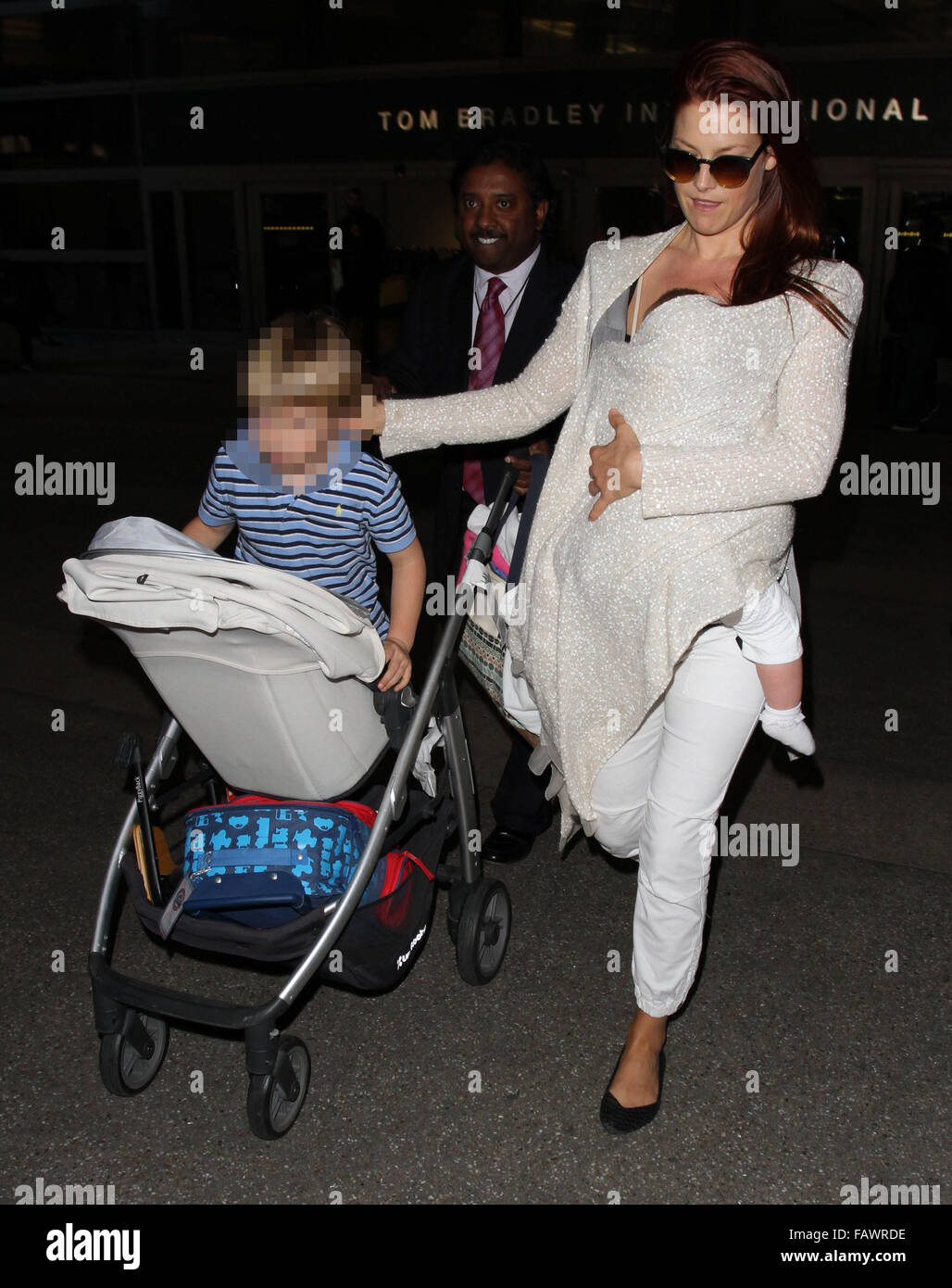 Ali Larter arrives on a flight to Los Angeles International Airport ...