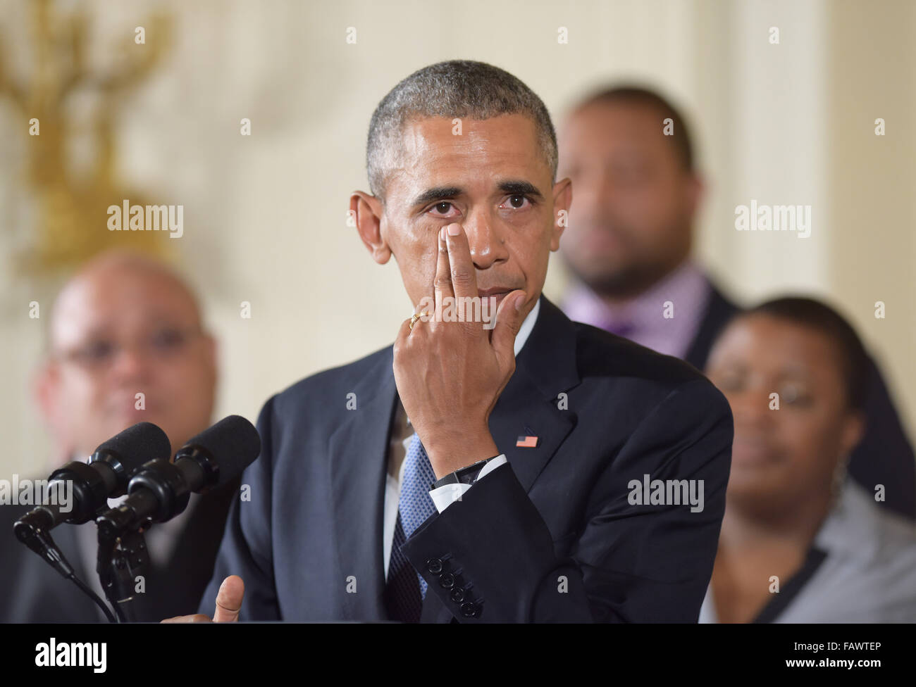 Washington, DC, USA. 5th Jan, 2016. U.S. President Barack Obama wipes ...