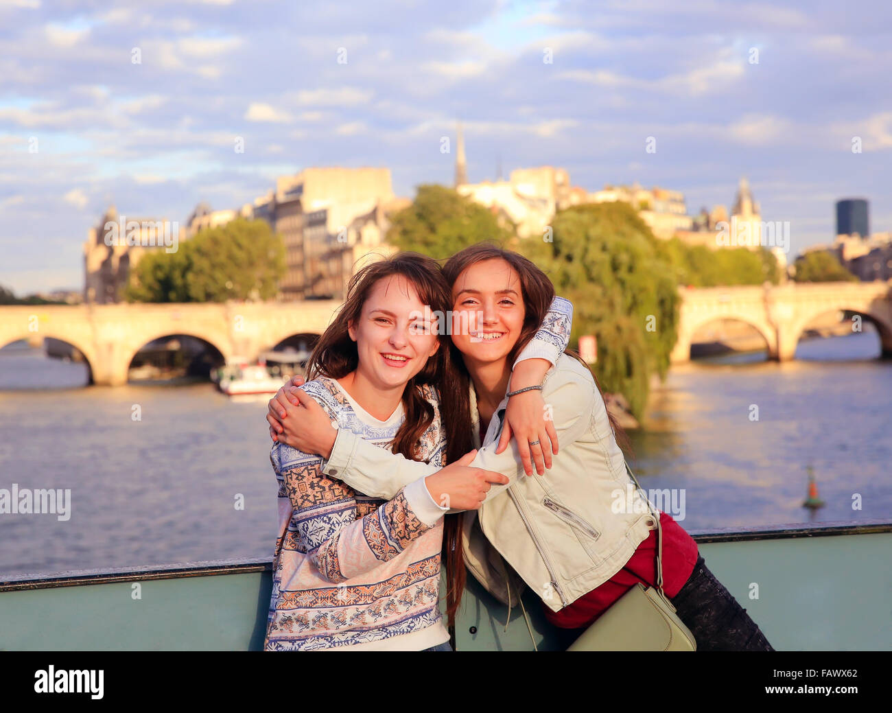 Happy beautiful student girls in Paris Stock Photo - Alamy