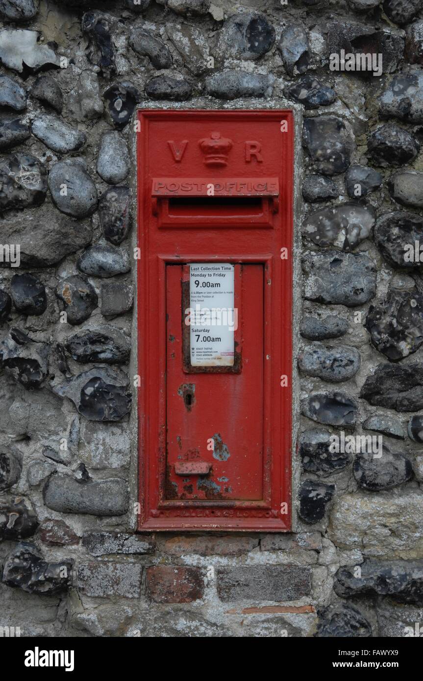 Red Royal Mail Post Box In Wall Stock Photo Alamy red-royal-mail-post-box-in-wall-stock-photo-alamy