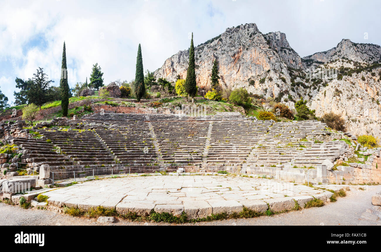 Delphi amphitheatre hi-res stock photography and images - Alamy