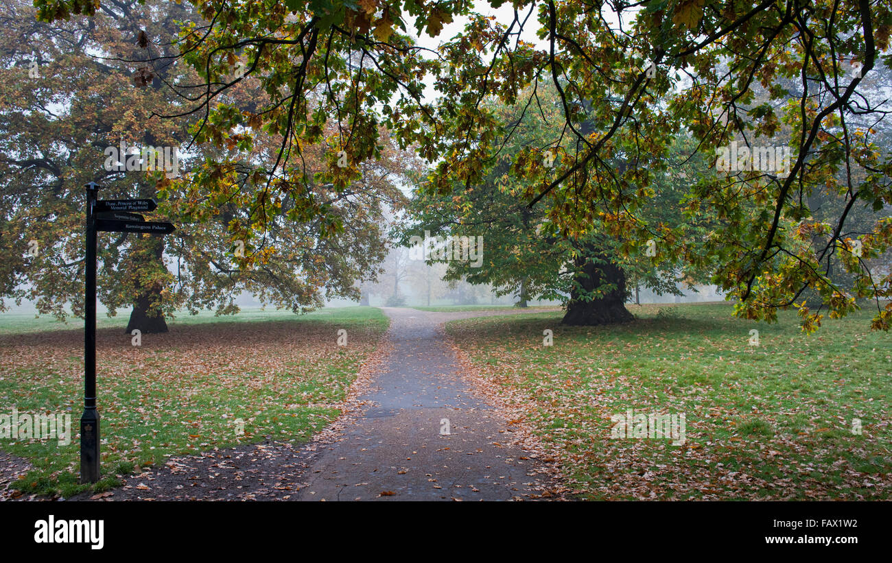 Path in Hyde Park Stock Photo - Alamy