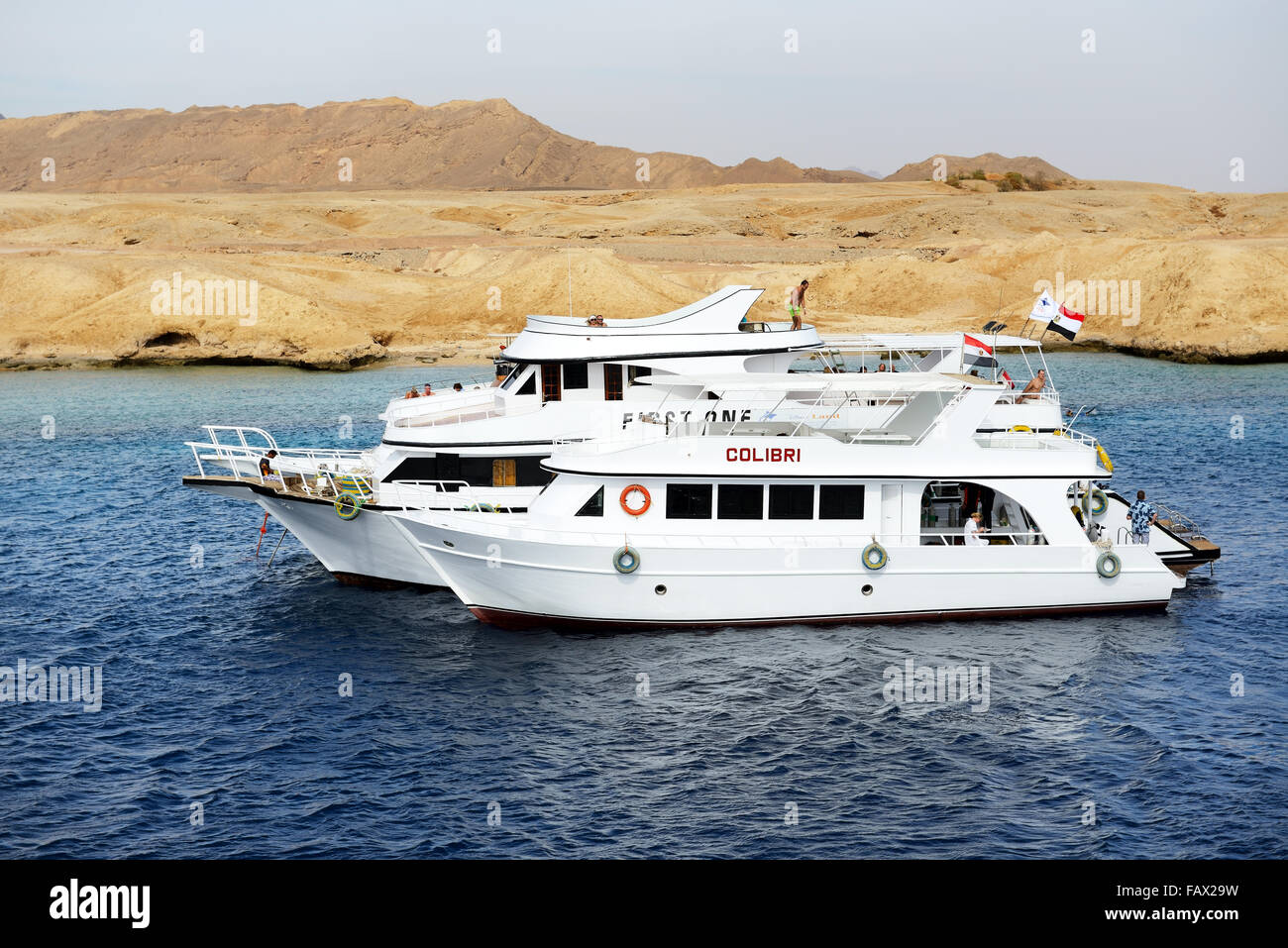 Snorkeling tourists and motor yachts on Red Sea in Ras Muhammad ...