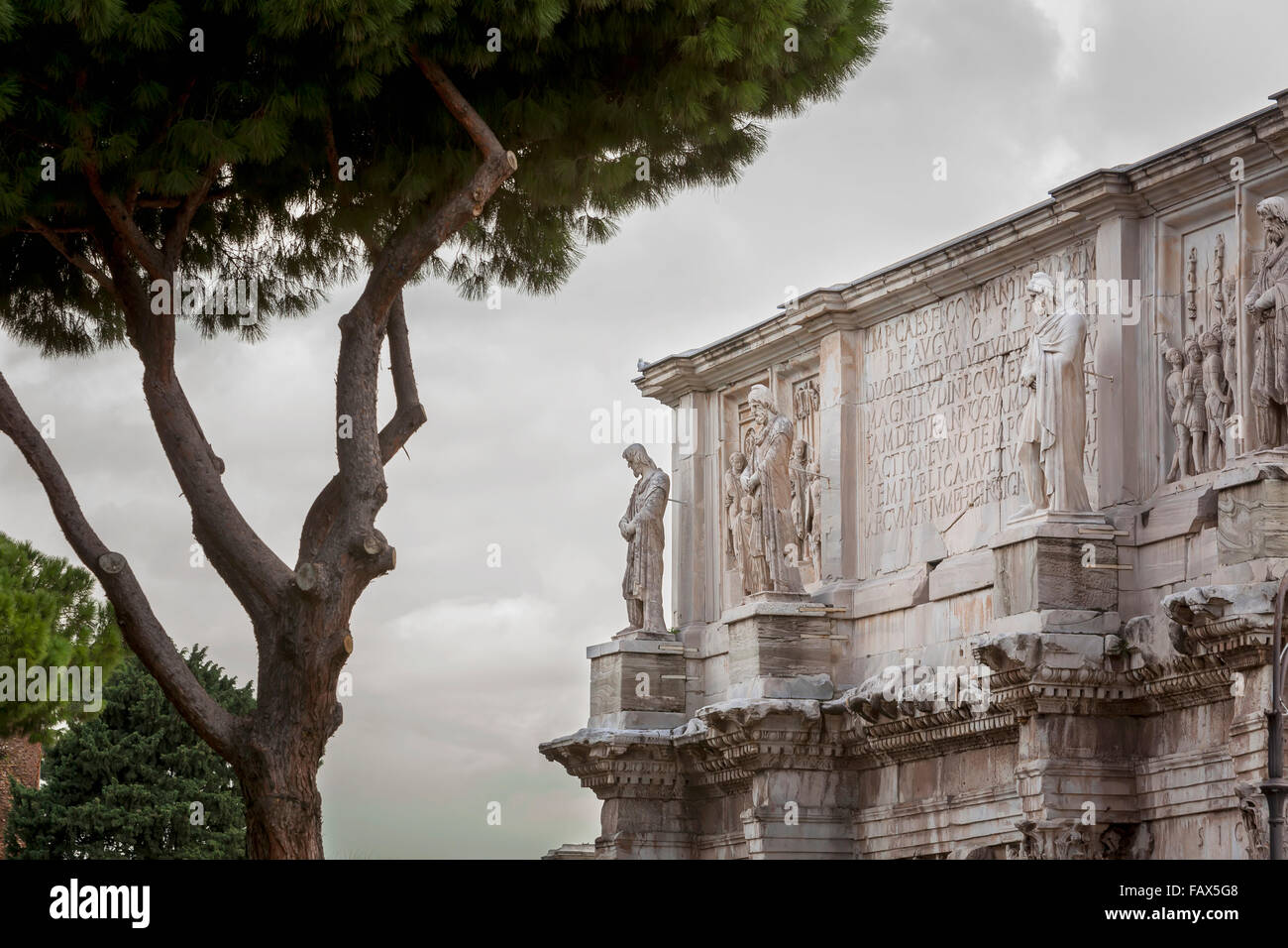 Rome side view arches exterior hi-res stock photography and images - Alamy