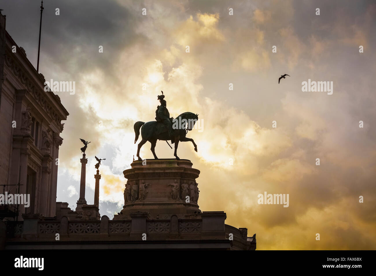 Monument victor emmanuel ii side hi-res stock photography and images ...