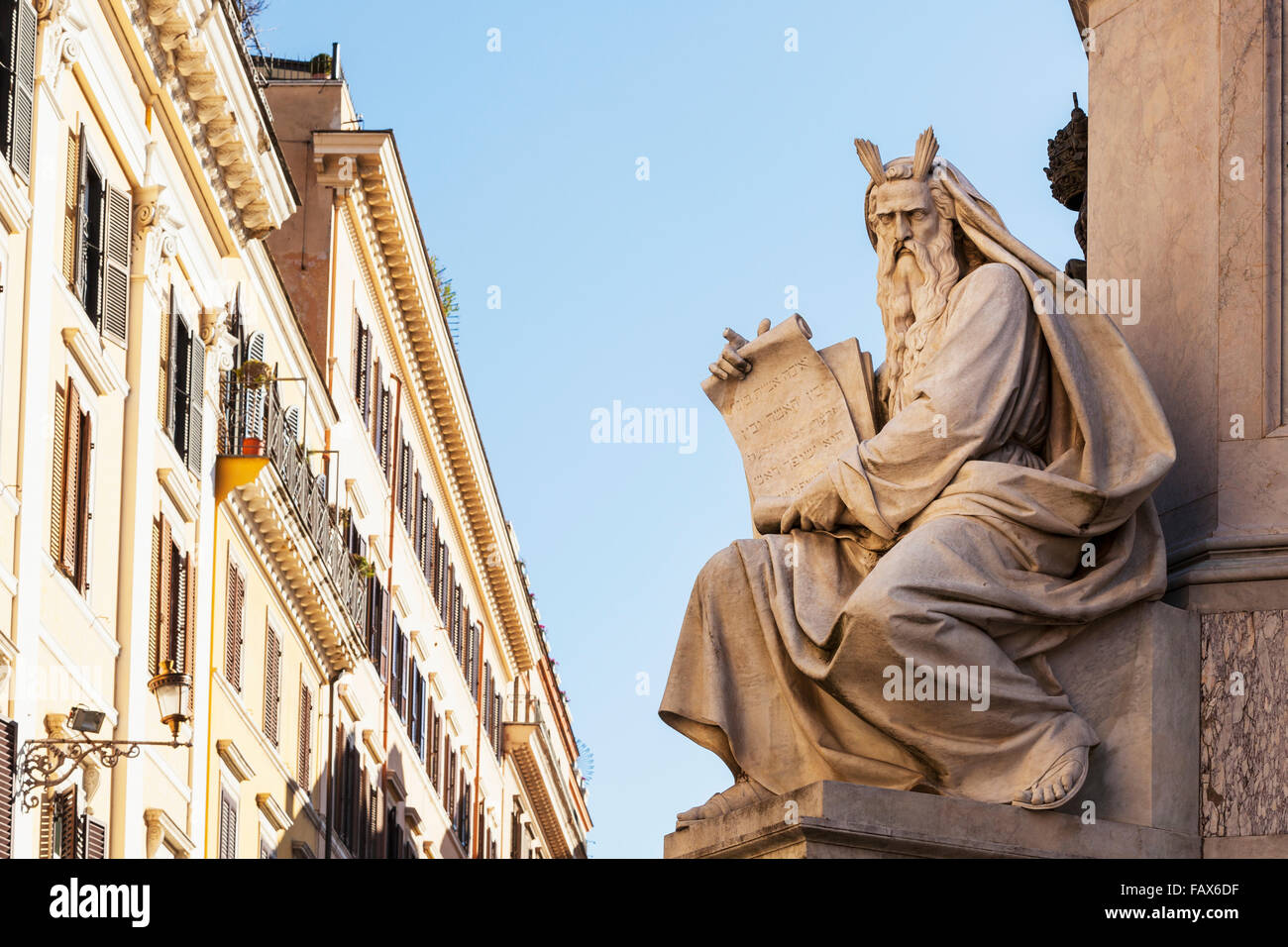 Statue of historical male figure; Rome, Italy Stock Photo - Alamy