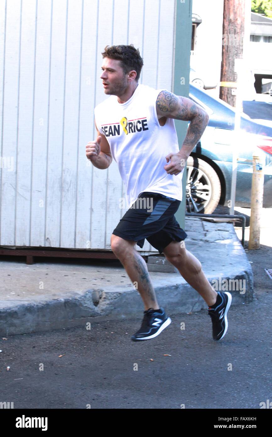 Ryan Phillipe shows off his toned muscular arms while jogging in West ...
