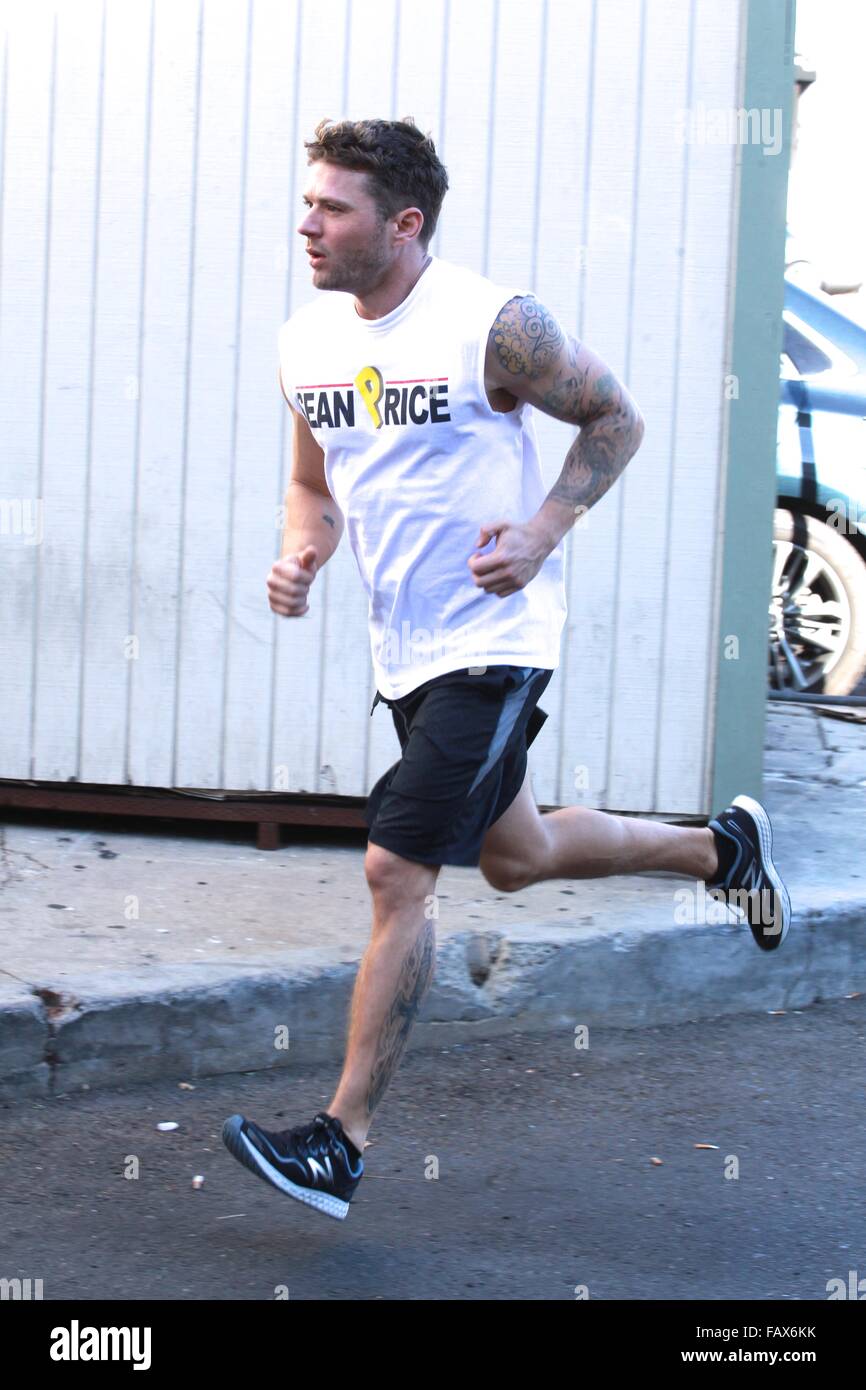 Ryan Phillipe shows off his toned muscular arms while jogging in West ...