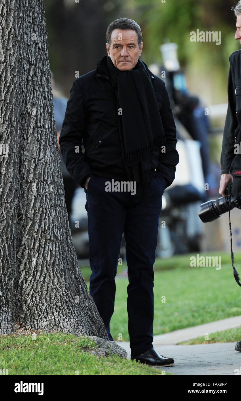 Bryan Cranston looks homeless and unrecognizable in dirty clothes and ...