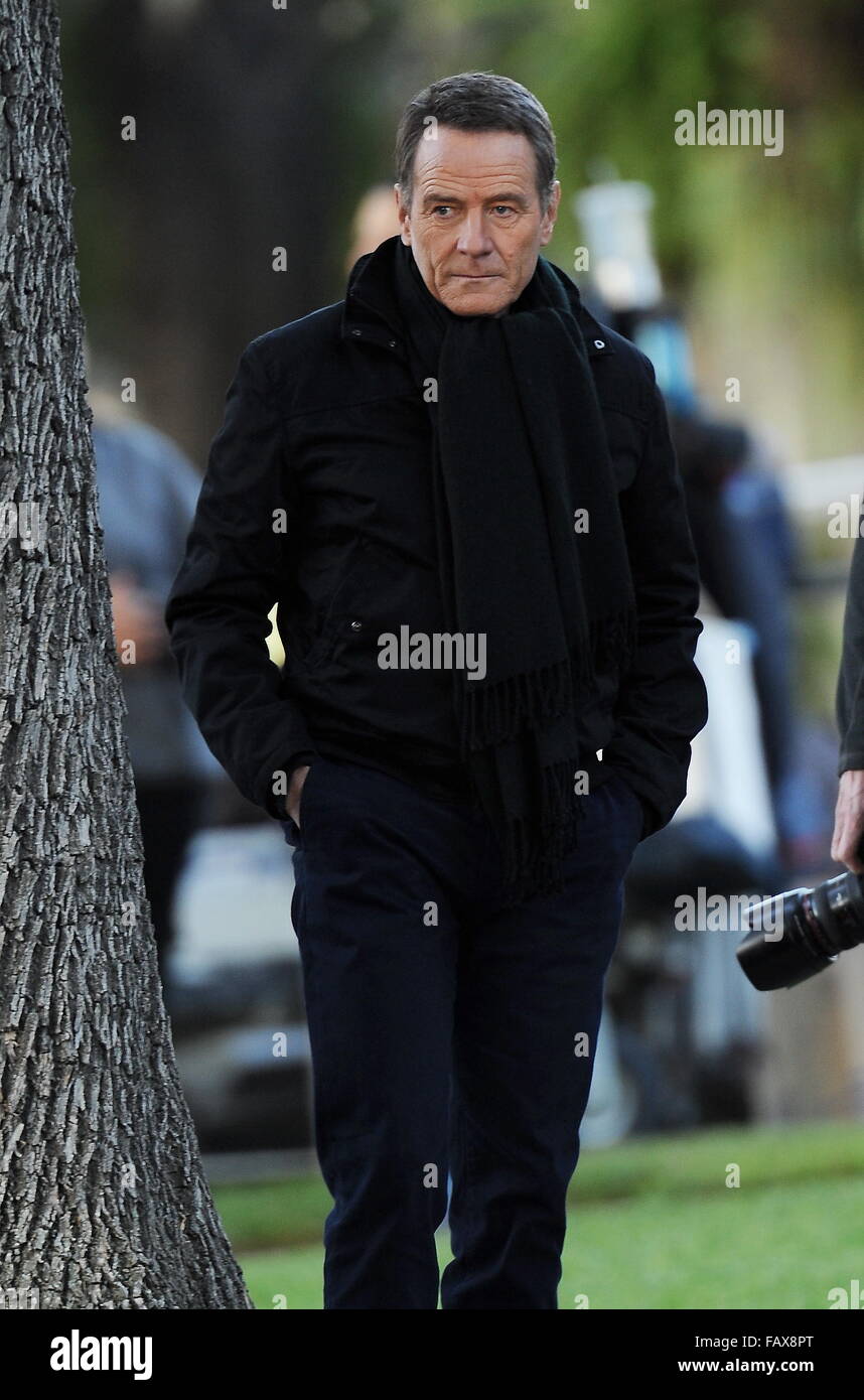 Bryan Cranston looks homeless and unrecognizable in dirty clothes and ...