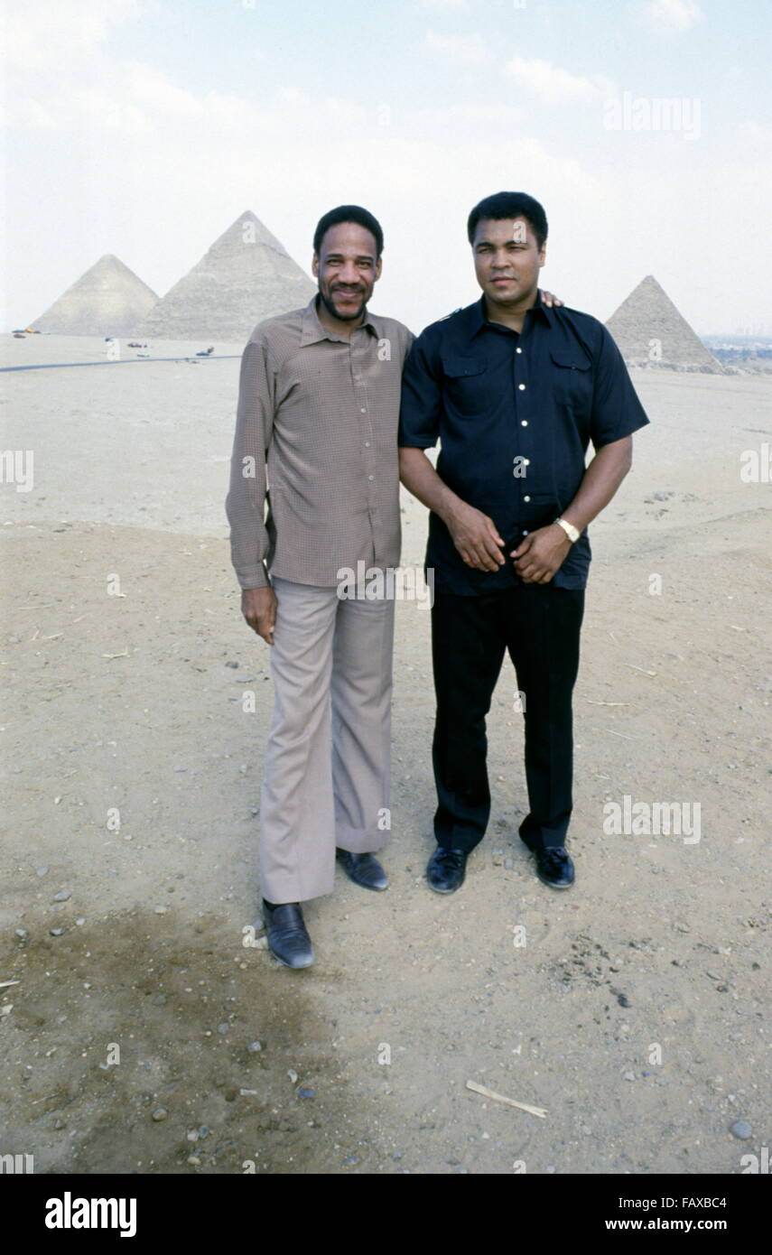 Giza Pyramids, Cairo, Egypt - 1986 - World heavyweight boxing champion ...