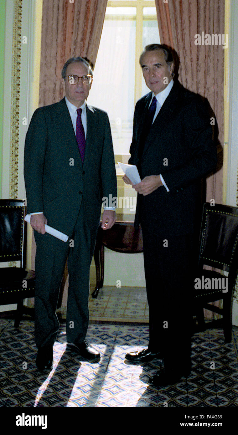 Washington, DC., USA, 27th October, 1990 Senators George Mitchell and ...