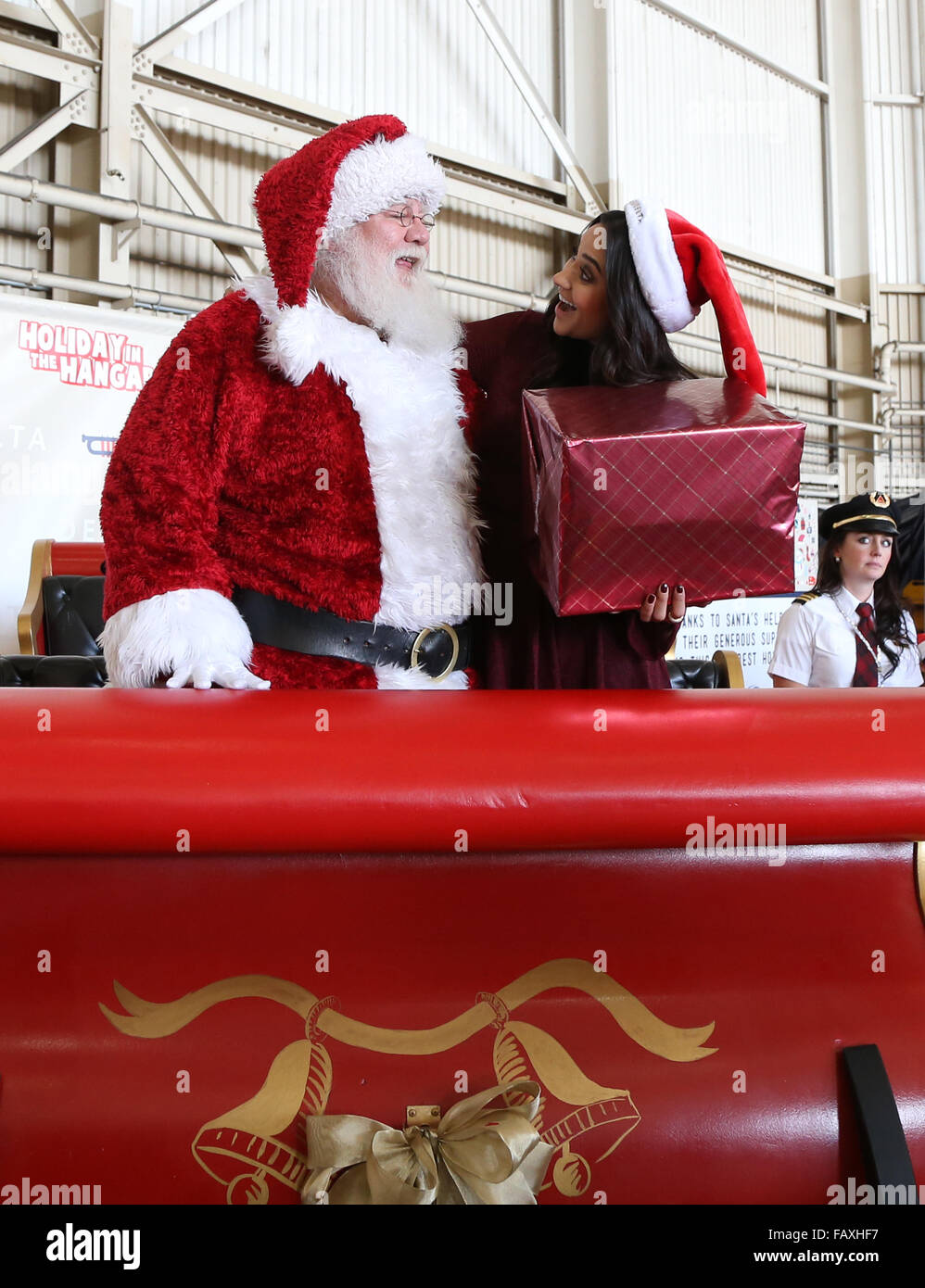 Delta Air Lines hosts its fifth annual 'Holiday In The Hanger' at Los ...