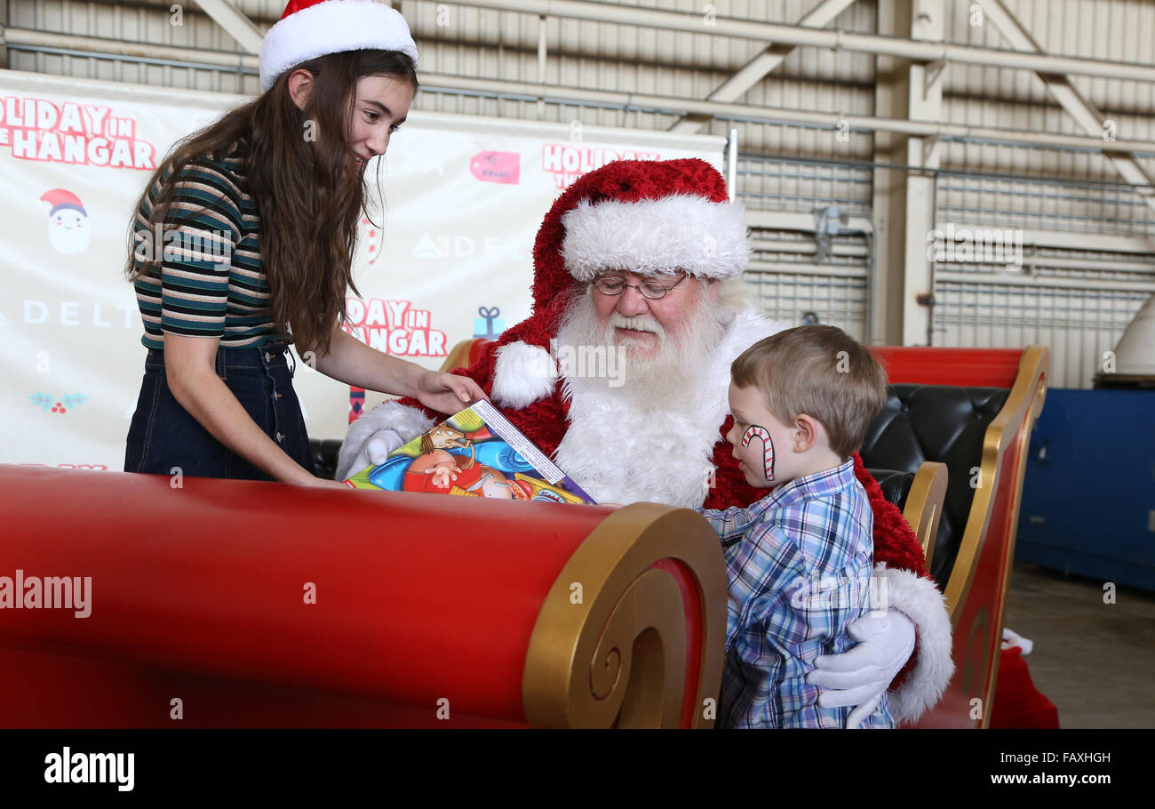 Delta Air Lines hosts its fifth annual 'Holiday In The Hanger' at Los ...
