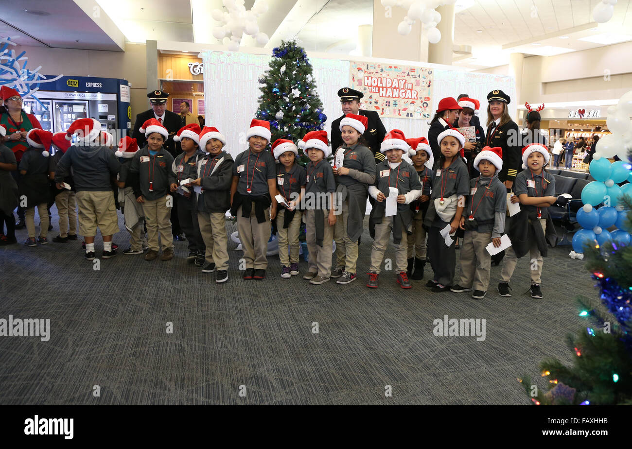 Delta Air Lines hosts its fifth annual 'Holiday In The Hanger' at Los ...
