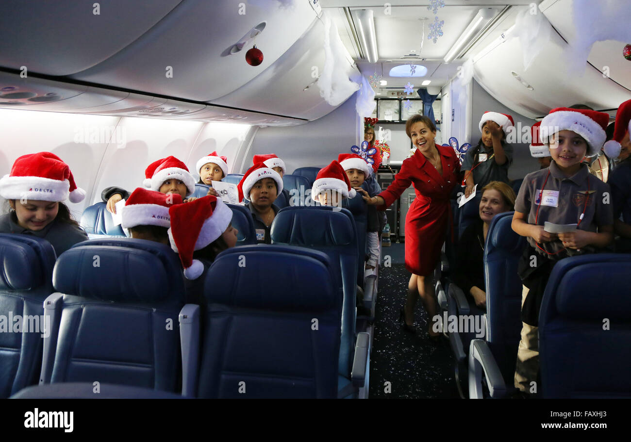 Delta Air Lines hosts its fifth annual 'Holiday In The Hanger' at Los ...