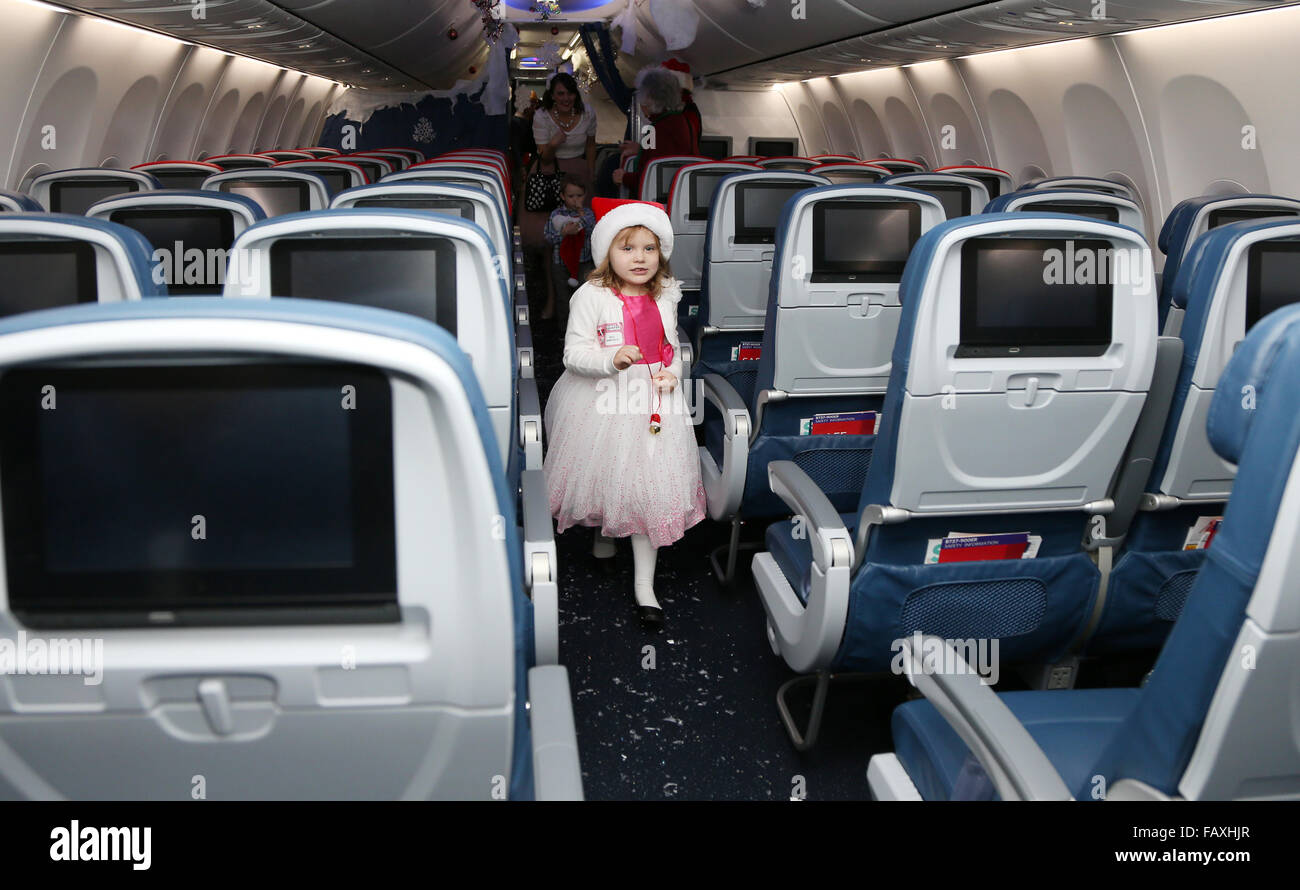 Delta Air Lines hosts its fifth annual 'Holiday In The Hanger' at Los ...