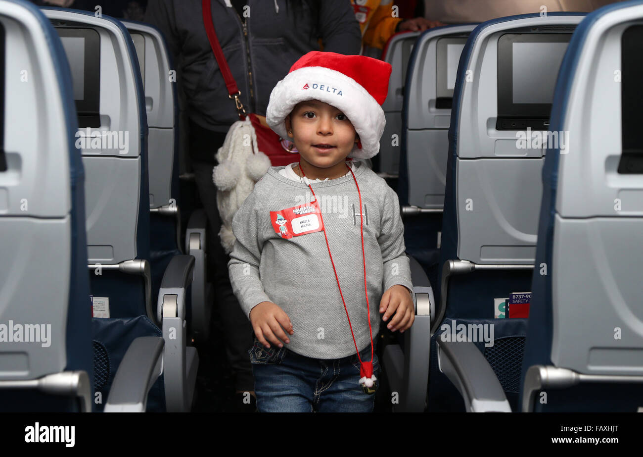 Delta Air Lines hosts its fifth annual 'Holiday In The Hanger' at Los ...