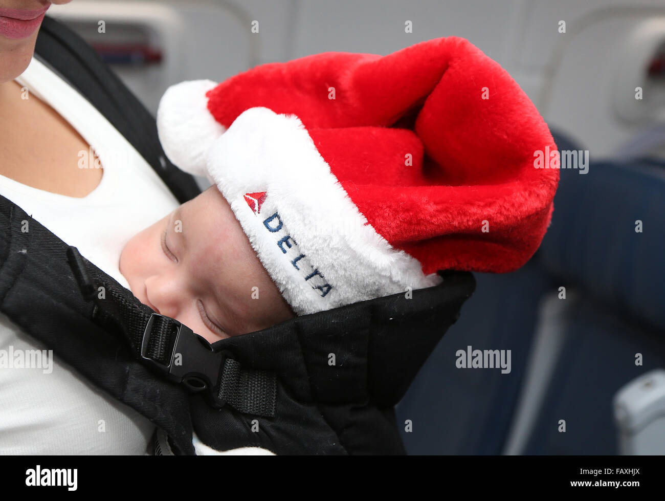 Delta Air Lines hosts its fifth annual 'Holiday In The Hanger' at Los ...
