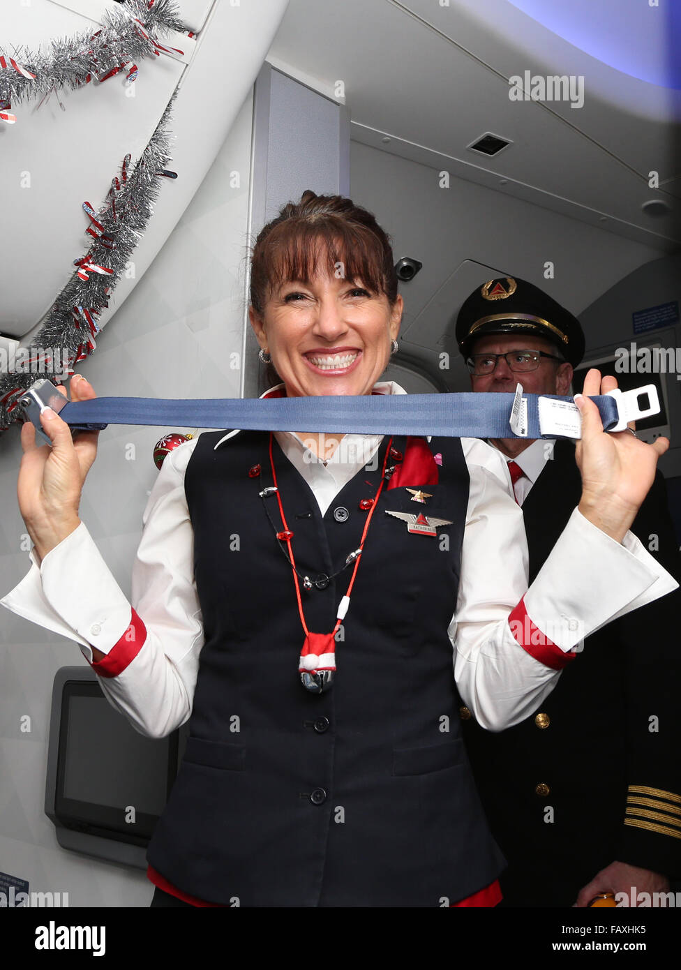 Delta Air Lines hosts its fifth annual 'Holiday In The Hanger' at Los ...