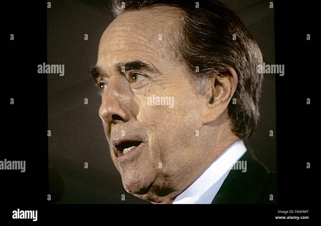 Bob dole campaign 1996 hi-res stock photography and images - Alamy