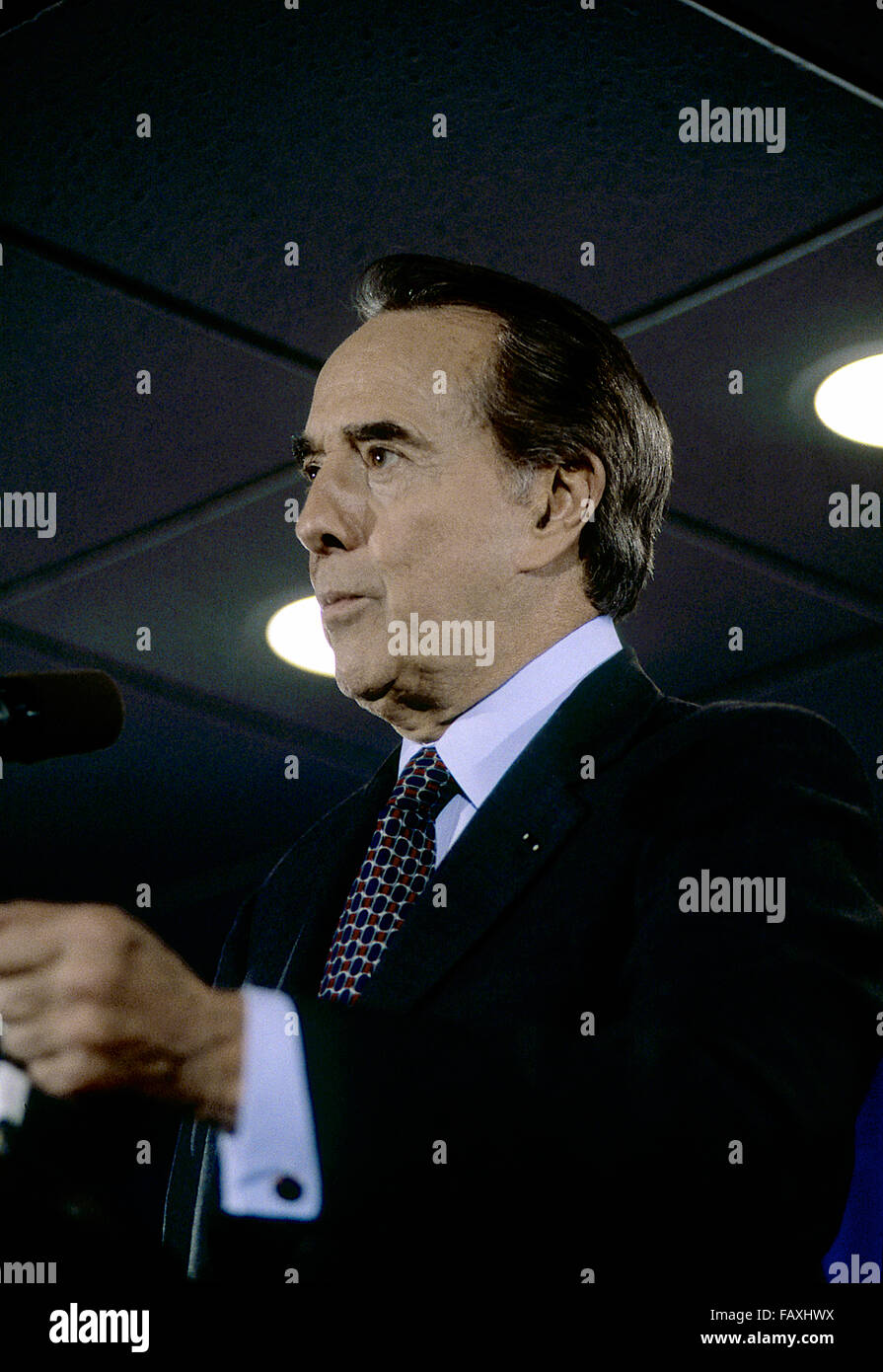 Bob dole from the 1996 election hi-res stock photography and images - Alamy