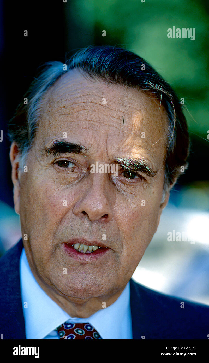 Bob dole from the 1996 election hi-res stock photography and images - Alamy