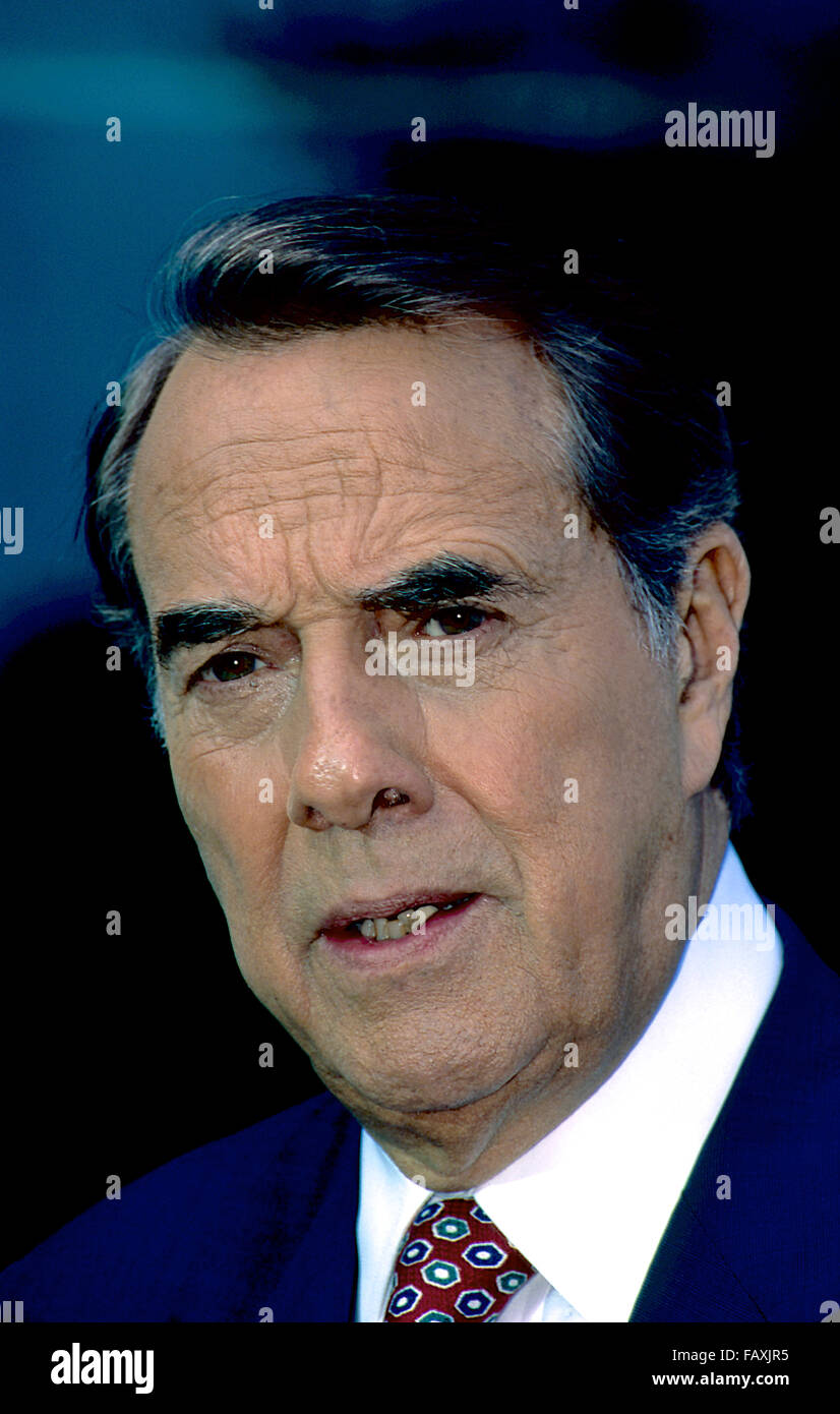 Bob dole from the 1996 election hi-res stock photography and images - Alamy