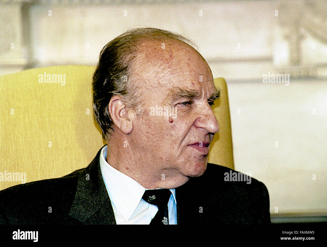 Alija izetbegovic 1996 hi-res stock photography and images - Alamy