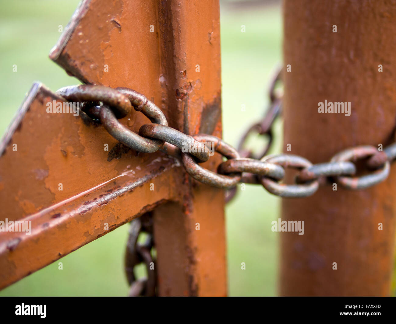 Rusted chain link hi-res stock photography and images - Alamy